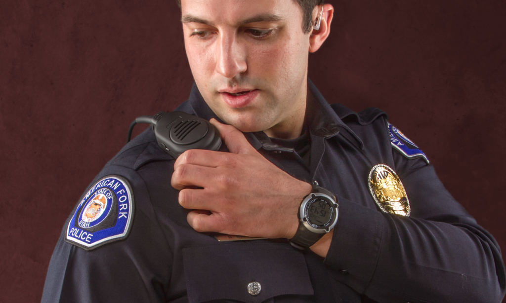 pro_speaker_mic_police_officer_shoulder_3_5 - EarHugger®